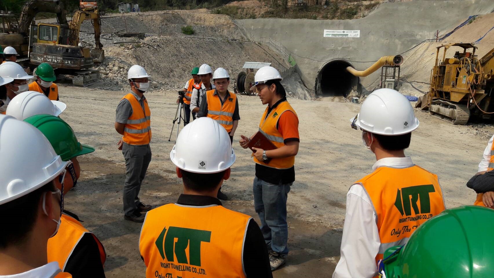 20170303 อุโมงค์วิหาร_170306_0007 | TUTG